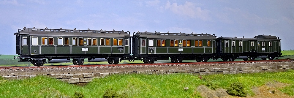 Set vagoane calatori Trix 24609